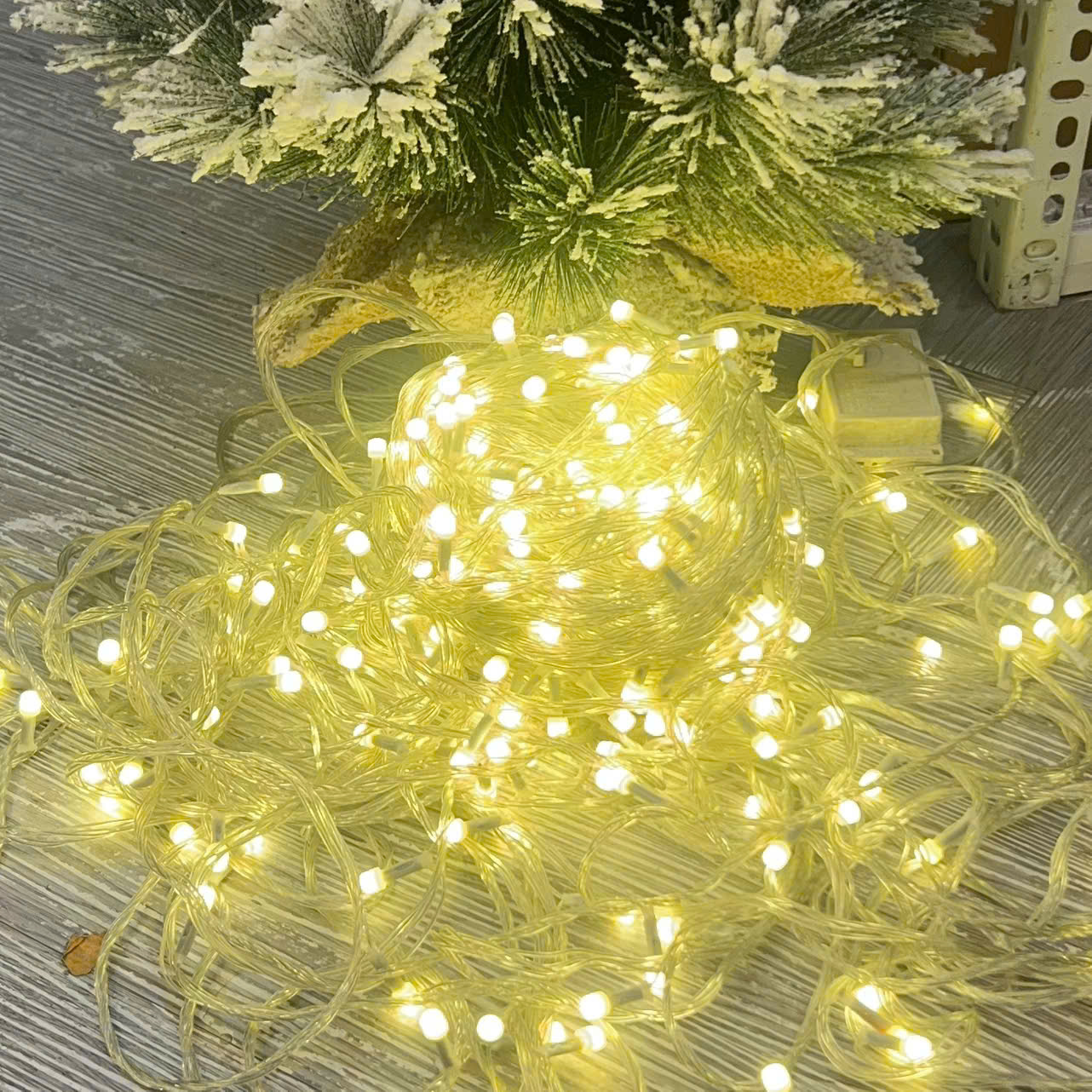 den-led-nhap-nhay-vang-80m HOA CHÍ TÍN